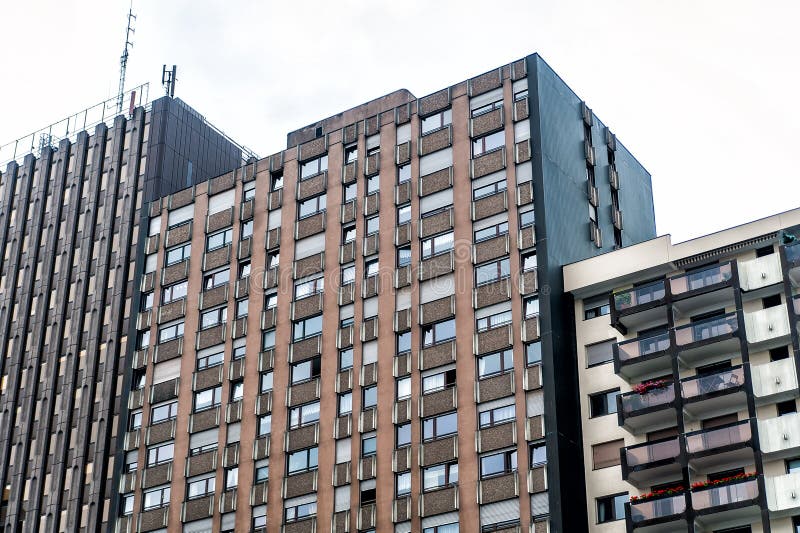 Fachada De Tres Edificios Modernos Imagen de archivo - Imagen de ...