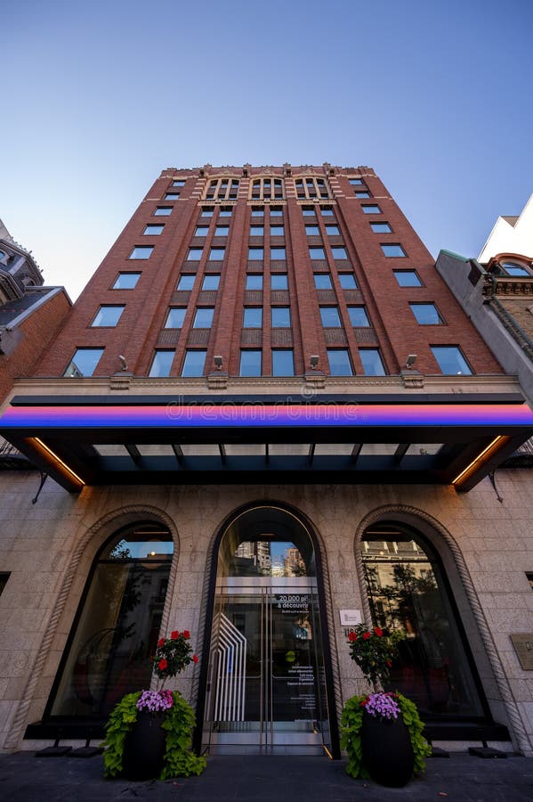 Fachada De Un Bonito Edificio De Montreal Imagen de archivo editorial - Imagen de hermoso ...