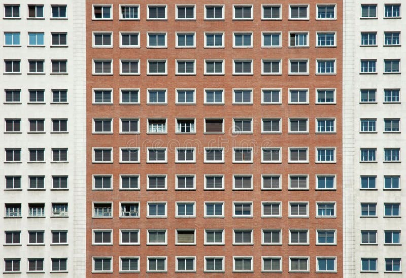 Fachada de un edificio imagen de archivo. Imagen de ventana - 5186223