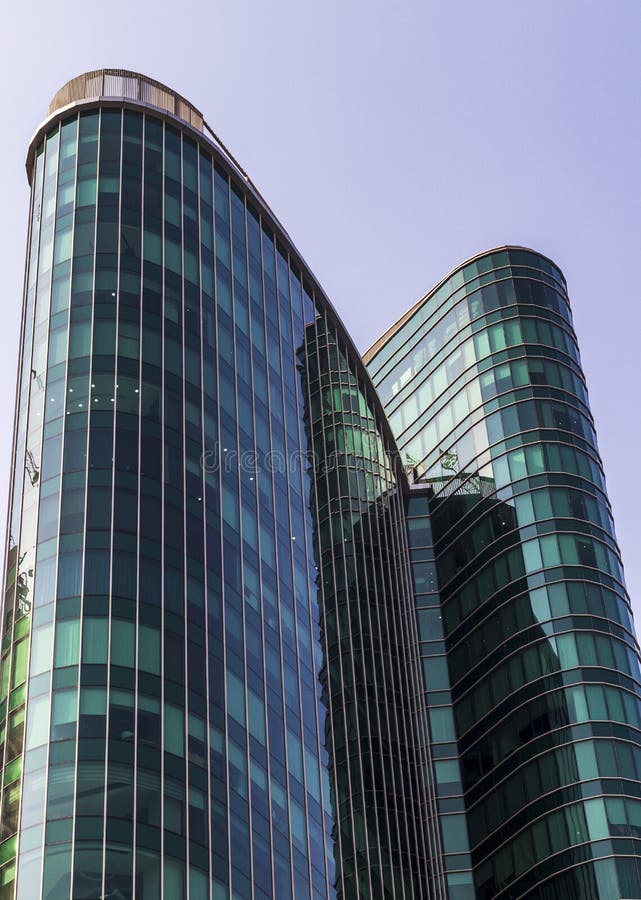 Fachada De Un Edificio Moderno Imagen de archivo - Imagen de cielo ...