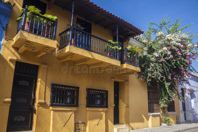 Fachada De Una Casa Colonial Imagen de archivo - Imagen de caribe ...