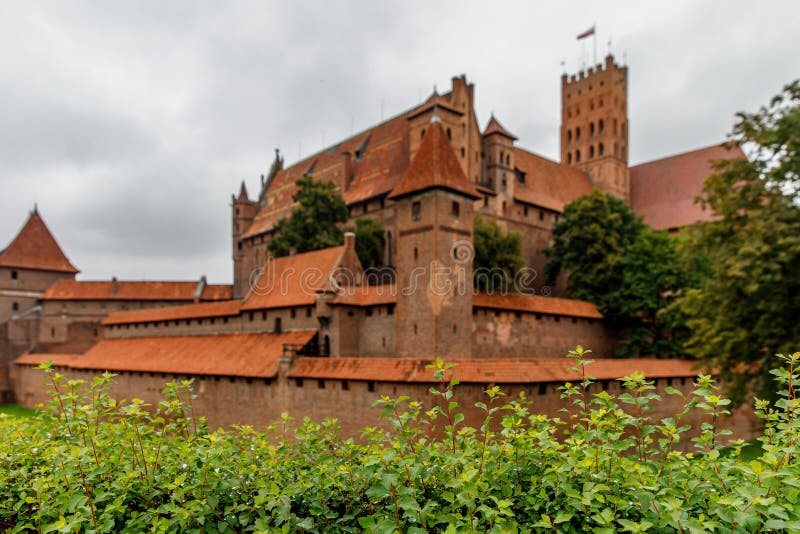 Fachada Del Antiguo Castillo Medieval Imagen de archivo - Imagen de ...