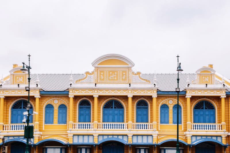 Edificio colonial amarillo foto de archivo. Imagen de ciudad - 40110432