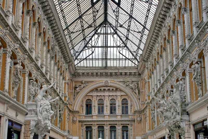 Fachada Del Edificio En El Estilo Barroco Imagen de archivo editorial ...