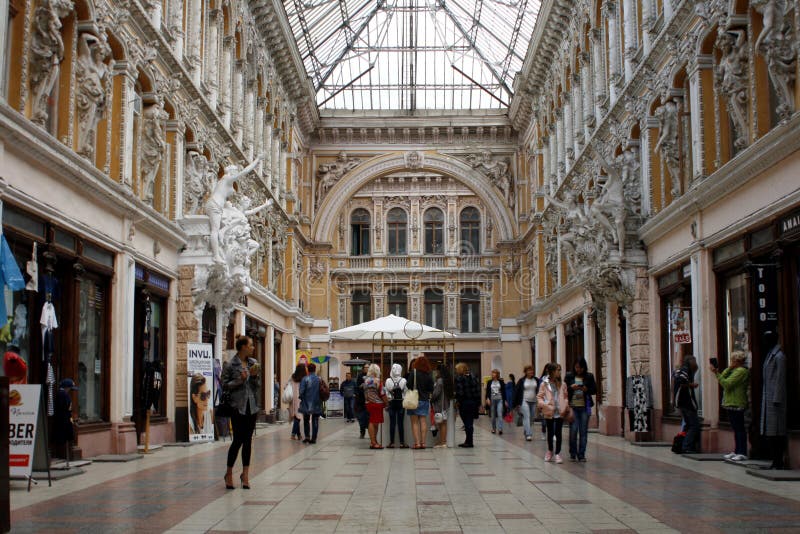 Fachada De Las Columnas Del Edificio En El Estilo Barroco Imagen de ...