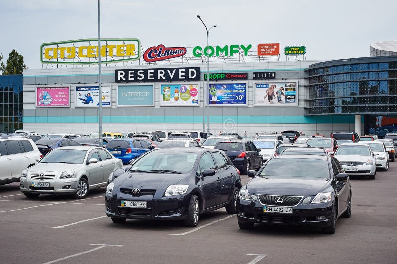 Fachada Del Hipermercado Del Centro De Ciudad Imagen editorial - Imagen ...