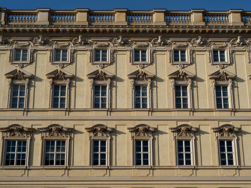 Fachadas De Edificios Antiguos Europeos. Imagen de archivo - Imagen de ventana, viejo: 307045189