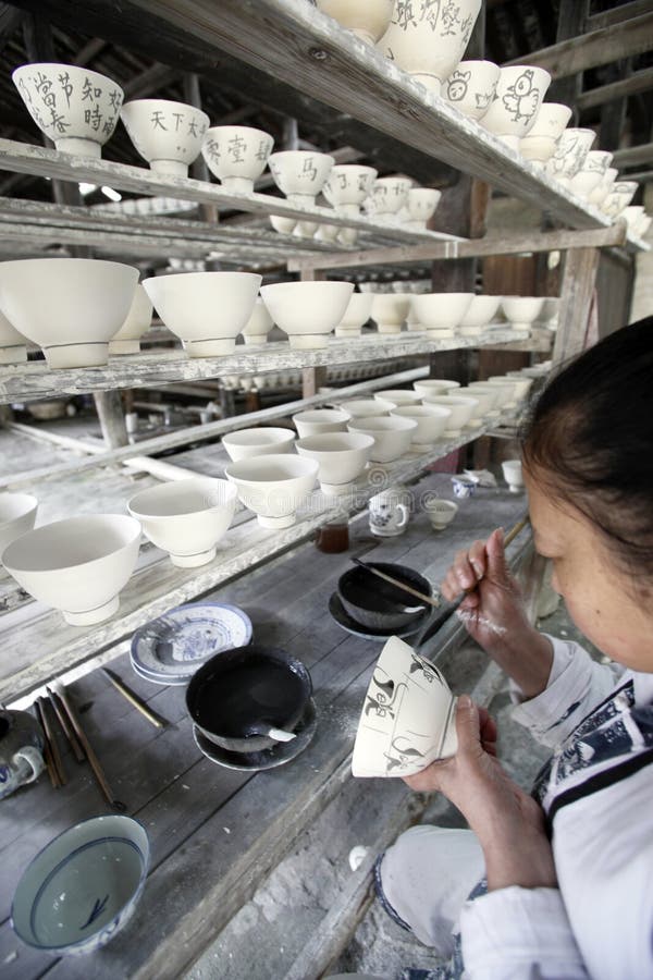 Porcelain shop editorial image. Image of artwork, product - 186956035