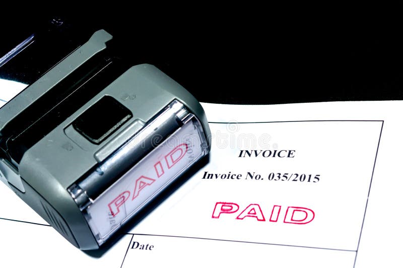 Sello Pagado Azul Con Una Factura En Blanco Foto de archivo - Imagen de ...