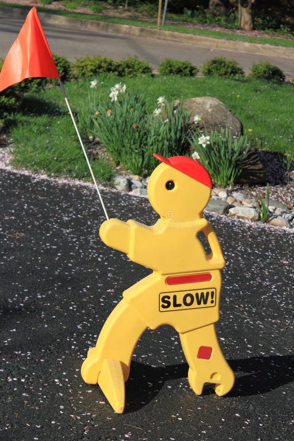 Fahren Sie Langsames Zeichen Stockfoto - Bild von zeichen, sicherheit ...