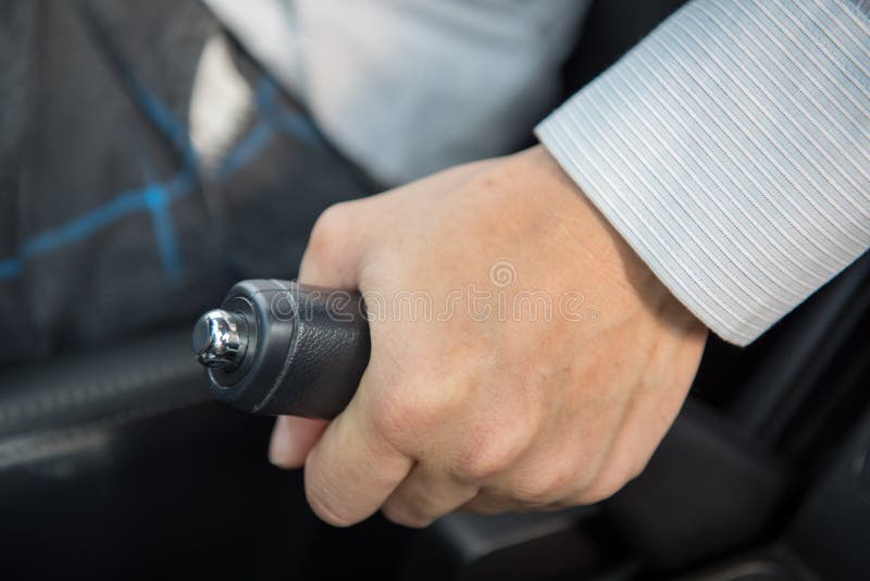 Fahrer Zieht Die Handbremse Stockfoto - Bild von hand, parken: 63060576