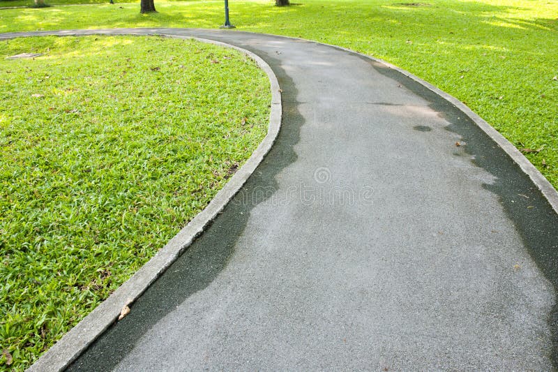 Asphaltstraße Und Konkreter Bürgersteig Mit Geordneter Rampe Zwischen ...