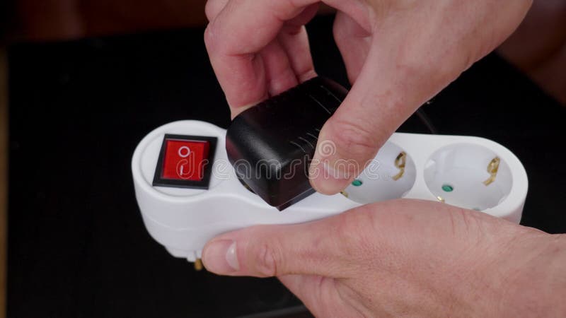 Failure To Connect Different Incompatible American Electrical Plug and ...