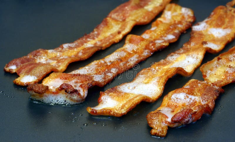 Cuisson Du Lard De Tranches De Lard Sur Un Carter Photo stock - Image ...