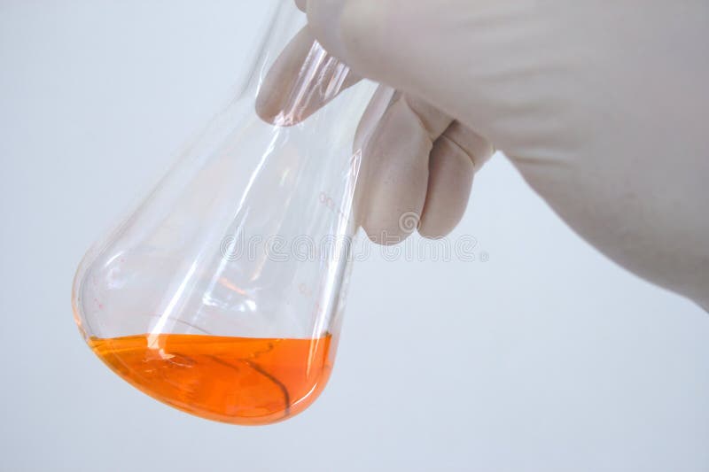 Scientifique Avec Le Flacon Erlenmeyer Photos Stock - Téléchargez 635 ...