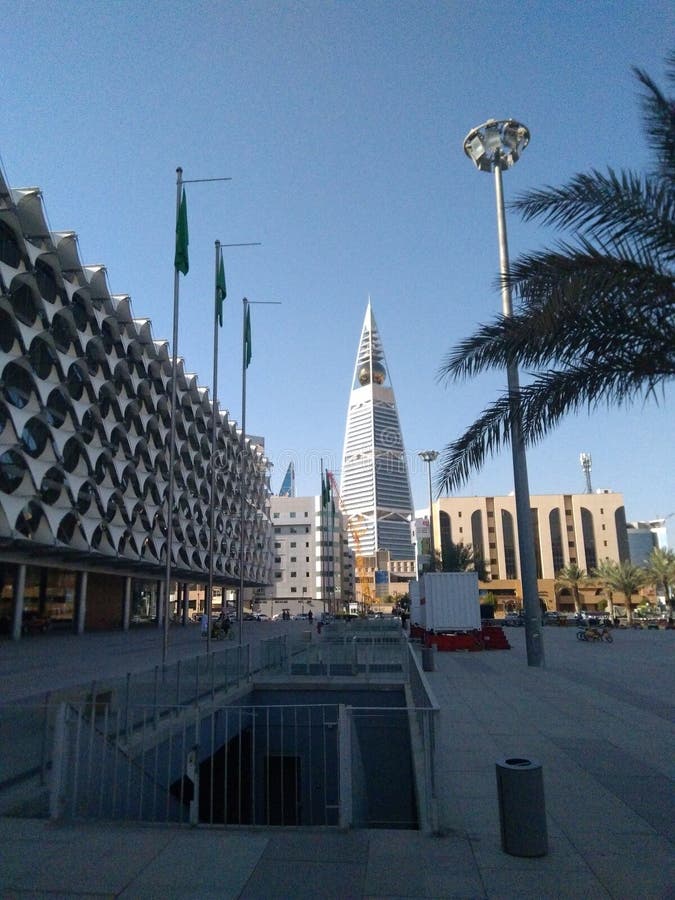Al Faisaliyah Pyramid Shape Building in Perspective View and Iconc ...