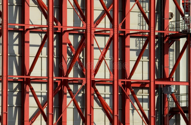 Faisceaux en acier rouges photo stock. Image du image, forme - 795138