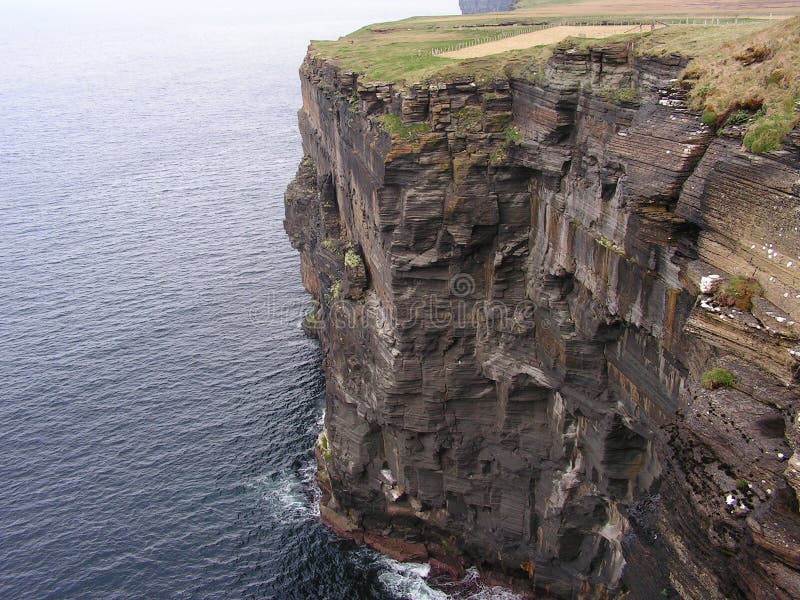 Falaises rocheuses photo stock. Image du rivage, océan - 256904