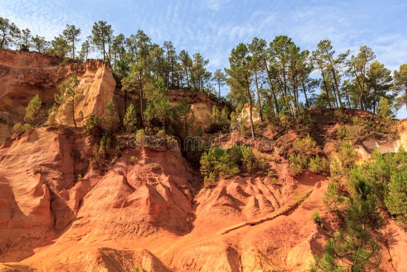Les Ocres Du Le Roussillon, Roche Rouge. La Provence Image stock ...