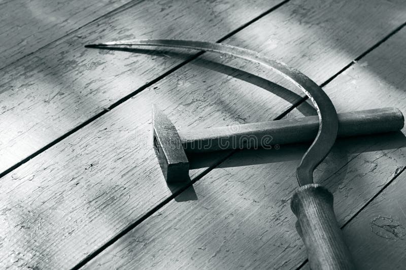 Falce e martello fotografia stock. Immagine di legno - 20672662