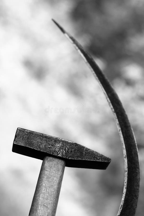 Falce e martello fotografia stock. Immagine di legno - 20672662