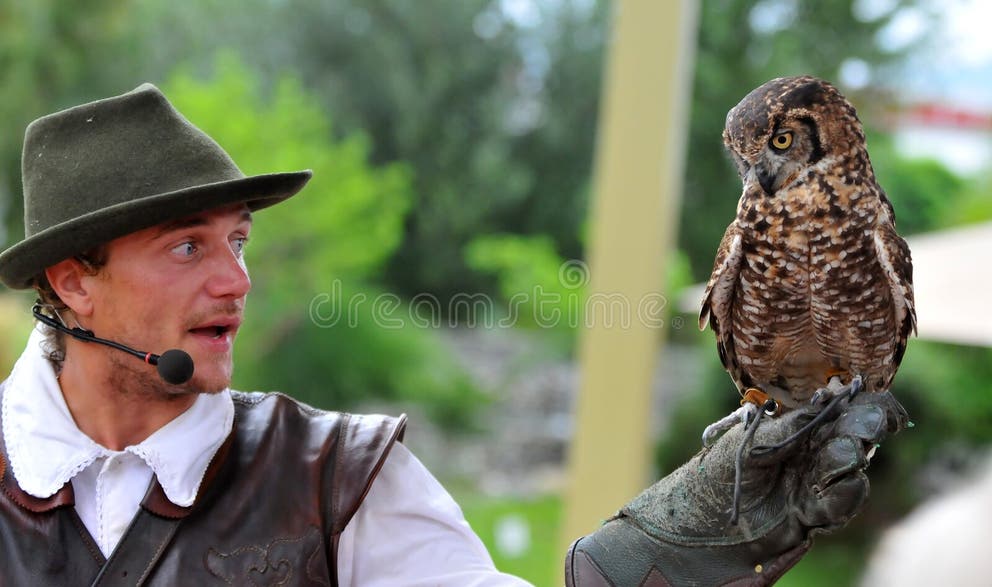 Falconer editorial image. Image of jacket, falcon, falconry - 15613735