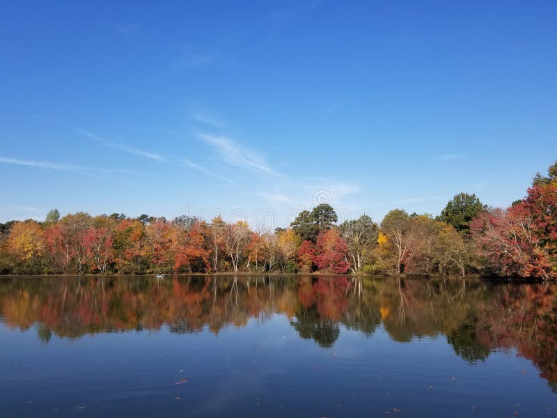 Fall Foliage at Lake Raleigh on Centennial Campus in Raleigh NC Stock ...