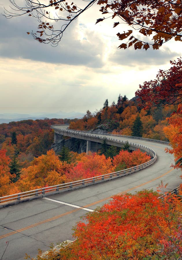 Fall Mountain Road stock image. Image of nature, leaves - 22250779