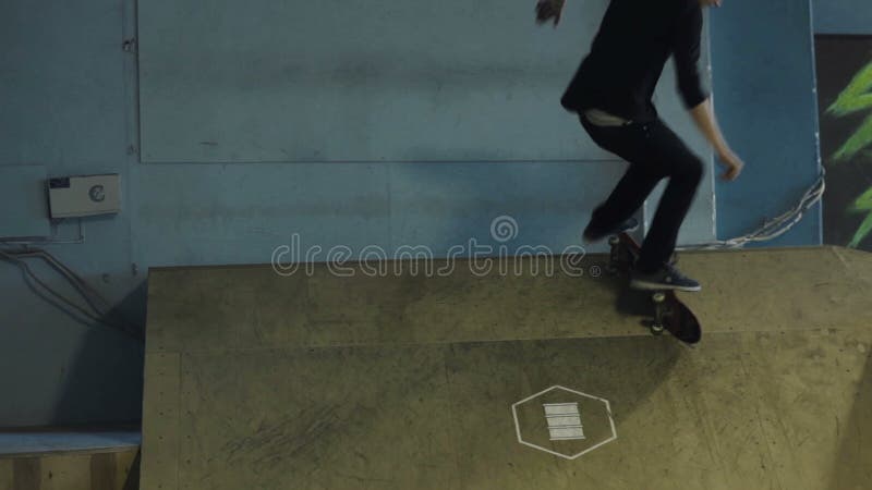 Skateboard Fall Down and Bounce Isolated on Green Screen Stock Video ...