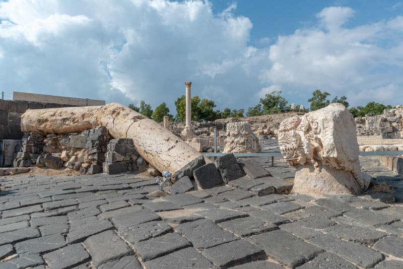 Fallen Columns of Temple of Olympian Zeus, Athens, Greece Stock Image ...