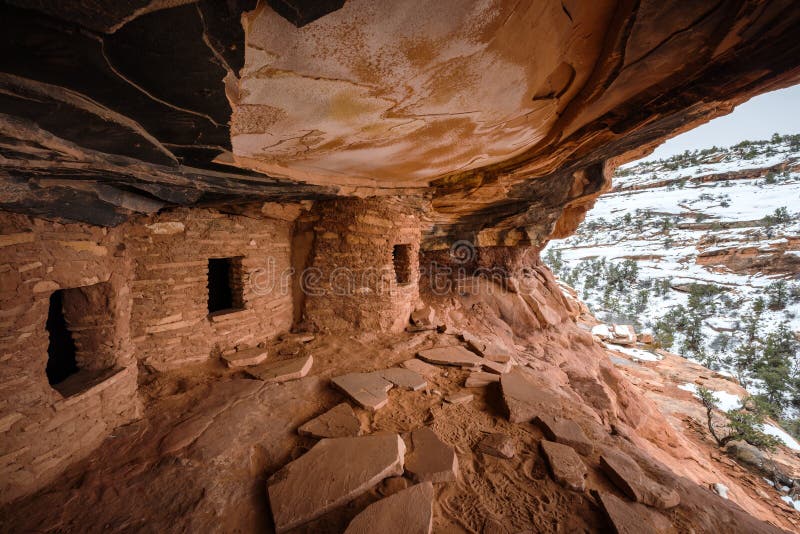 Fallen Roof Ruin stock image. Image of dwelling, outdoor - 85249777