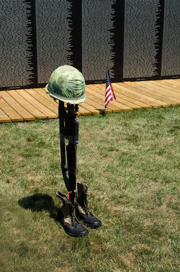 Fallen Soldier Symbol at the Wall Editorial Photo - Image of american ...