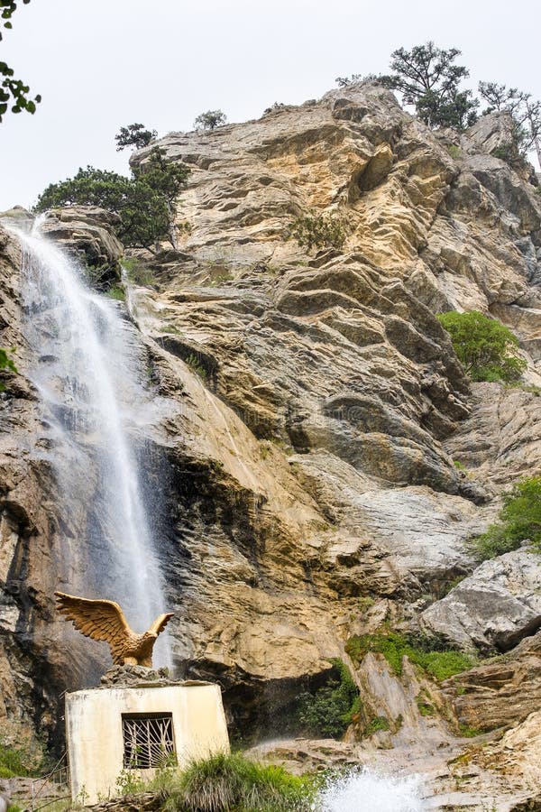 Falls from the cliff editorial stock image. Image of beauty - 141976109