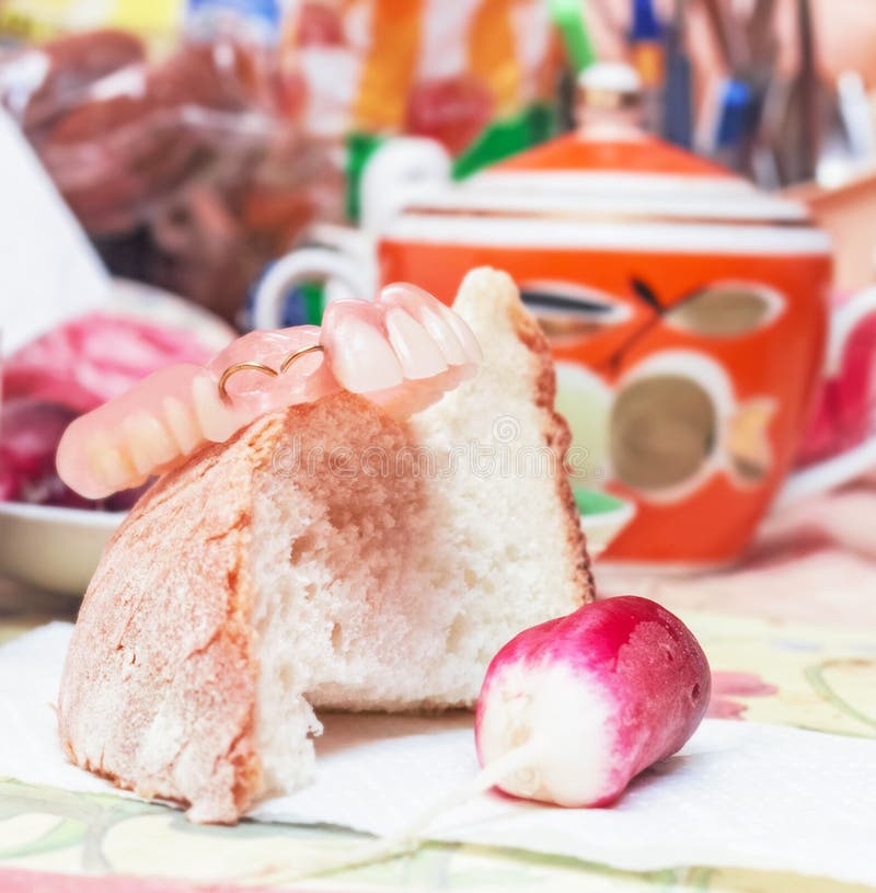 False Teeth in Glass of Water Stock Photo - Image of smile, denture ...