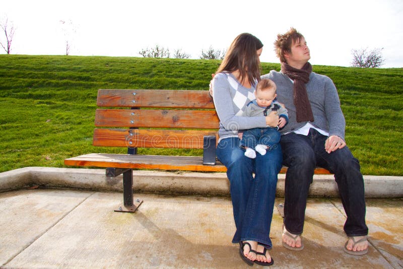 Famiglia moderna immagine stock. Immagine di ragazza - 11976059