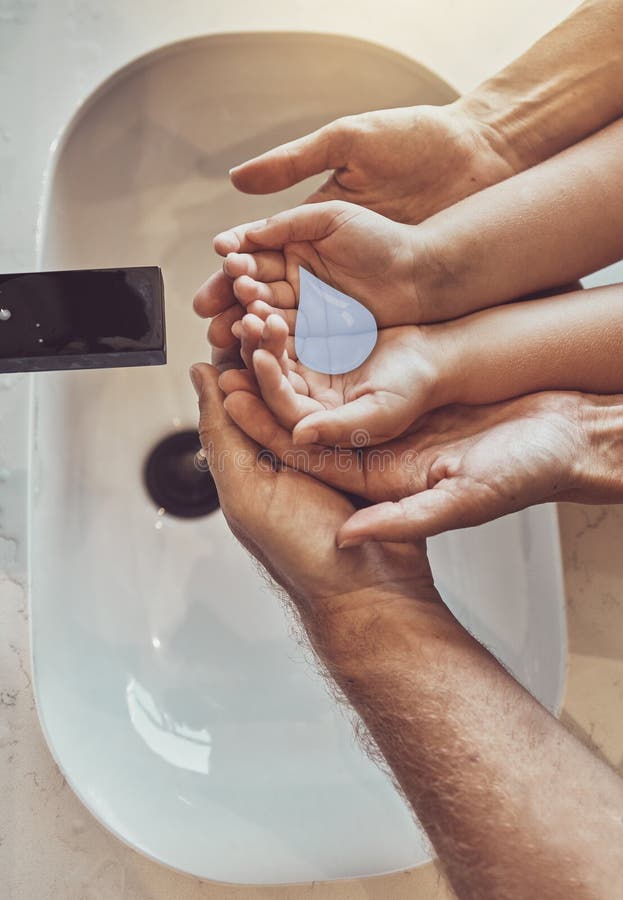 Familia De Baño Y Manos Limpiadoras Con El Emoji De Agua De Arriba ... Familia De Baño Y Manos Limpiadoras Con El Emoji De Agua De Arriba ...