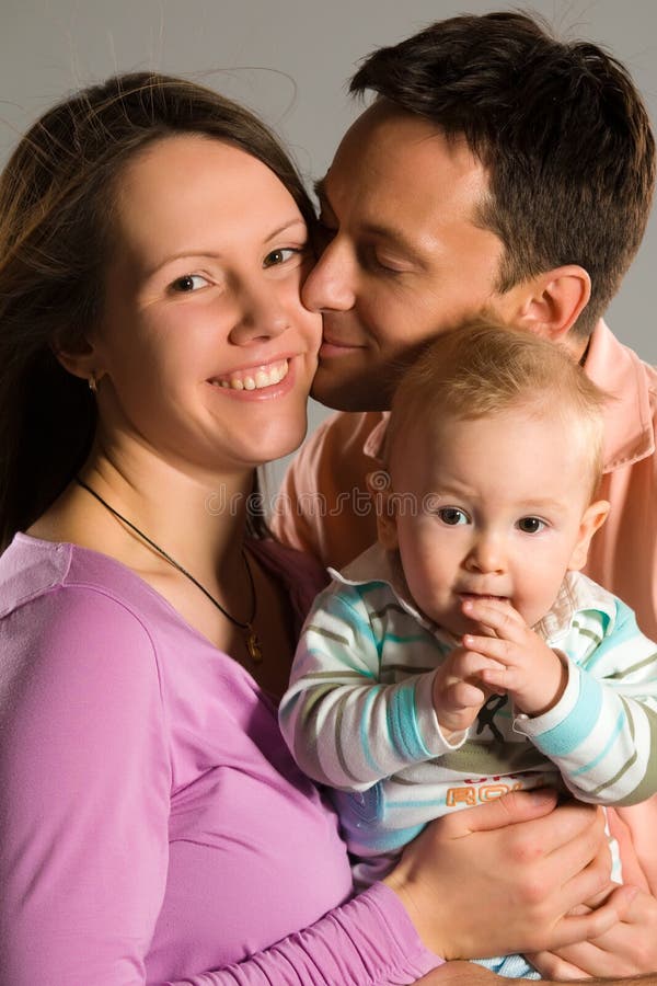 Familia feliz imagen de archivo. Imagen de mujer, hijo - 12596833