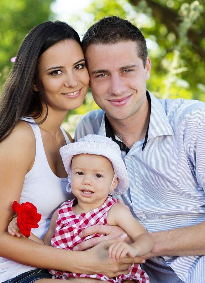 Familia feliz imagen de archivo. Imagen de hija, adulto - 9329551