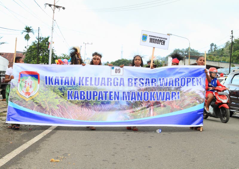 Familia grande de Waropen imagen de archivo editorial. Imagen de artes ...