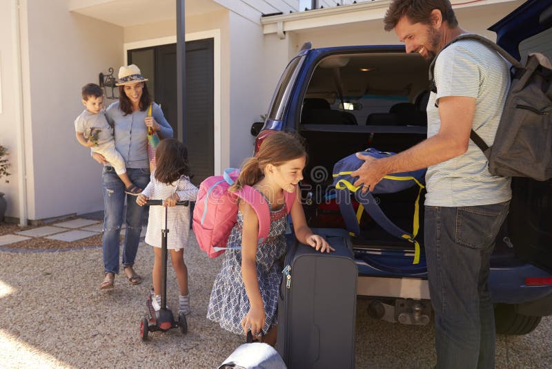 Family Packing Car Ready for Summer Vacation Stock Image - Image of ...
