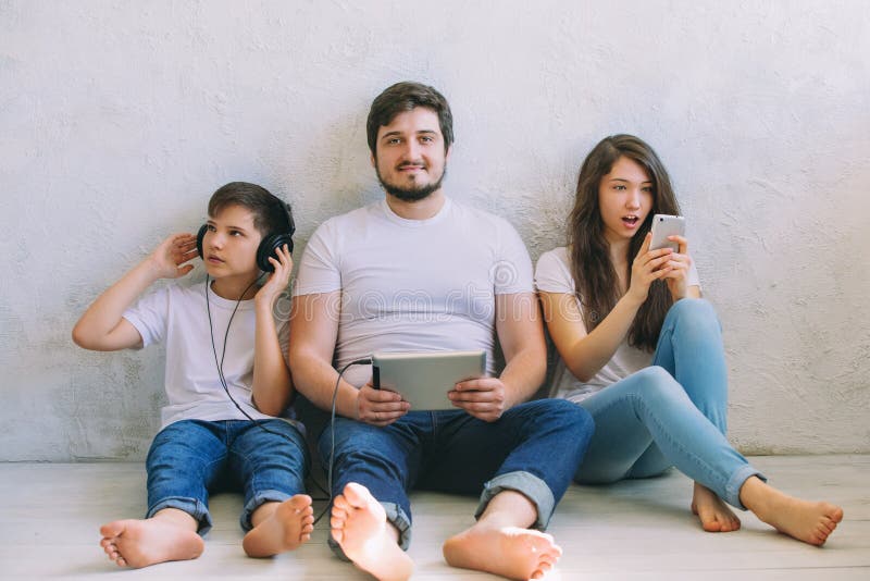 1,181 Family Selfie Studio 2c Background Stock Photos - Free & Royalty ...