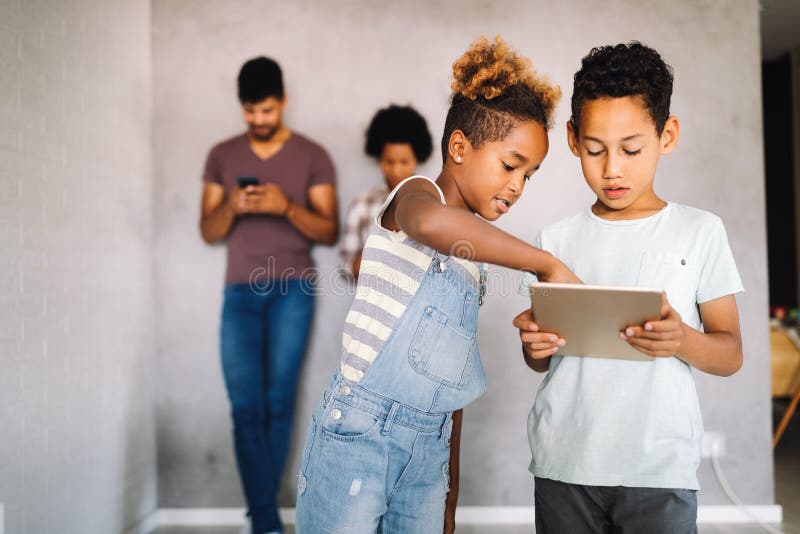 Family Sharing There Privacy Data by Using Digital Devices, Phones ...