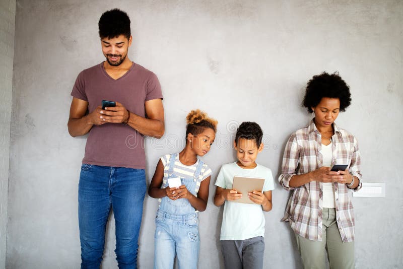 Family Sharing There Privacy Data by Using Digital Devices, Phones ...