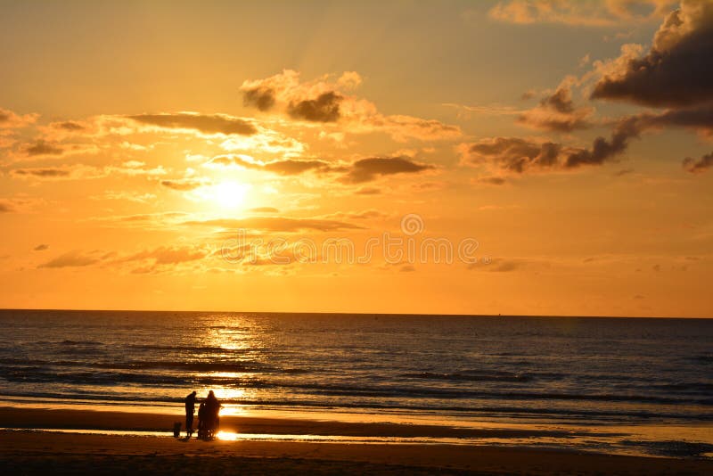 Family watching sunrise editorial stock image. Image of clouds - 60429219