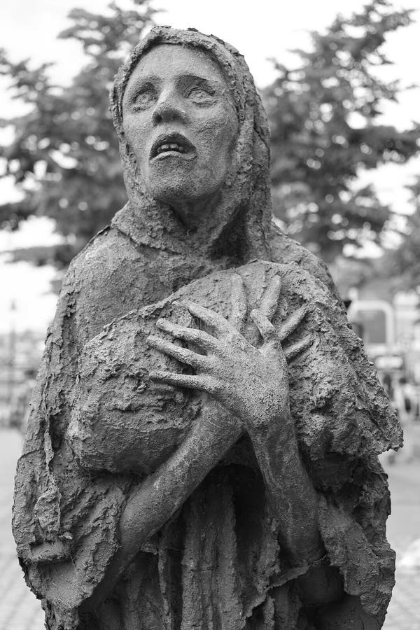 Famine Memorial Stands on Customs House Quay Editorial Photo - Image of ...