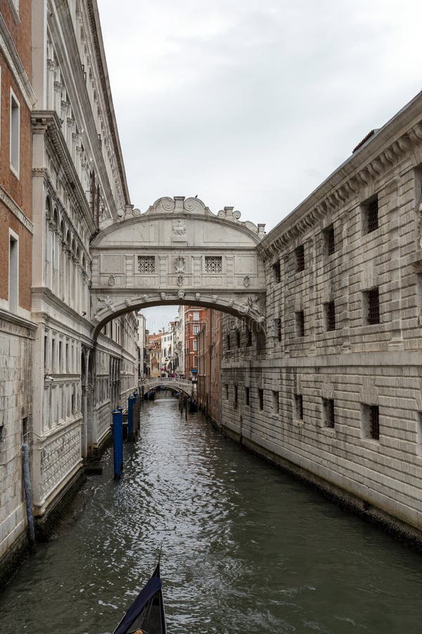 The Famous Bridge of Sighs in Venice Editorial Stock Photo - Image of ...