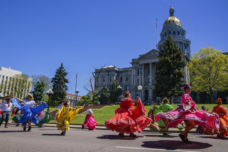 The Famous Cinco De Mayo Parade Editorial Image - Image of women ...