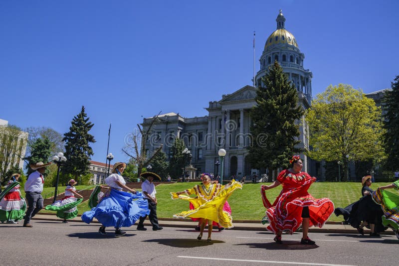 The Famous Cinco De Mayo Parade Editorial Image - Image of center ...