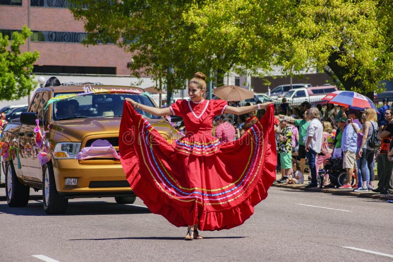 The Famous Cinco De Mayo Parade Editorial Stock Image - Image of people ...