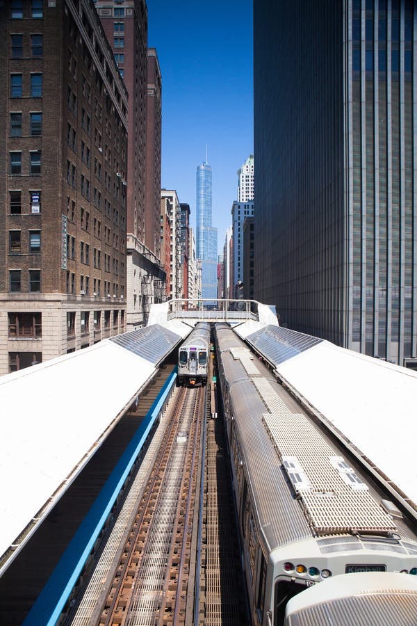Elevated Commuter Train in City of Chicago Stock Image - Image of loop ...